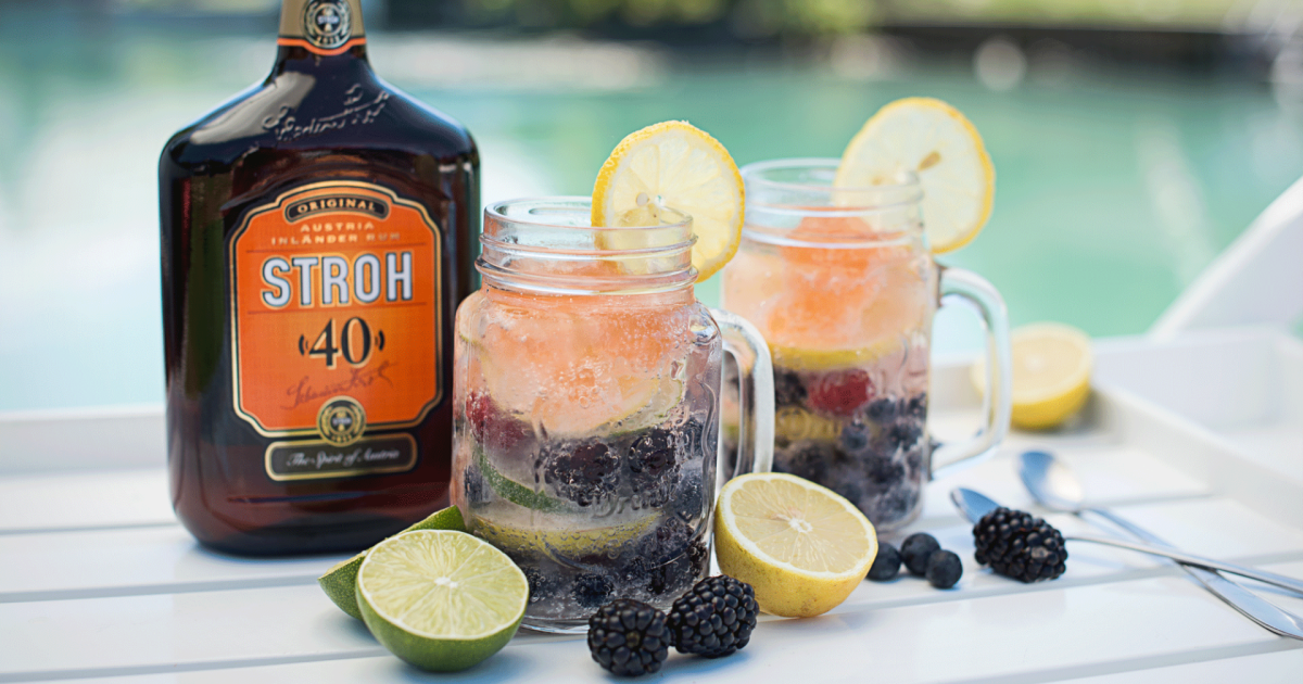 STROH Recipes: STROH Tonic with Berries – Add a little STROH!